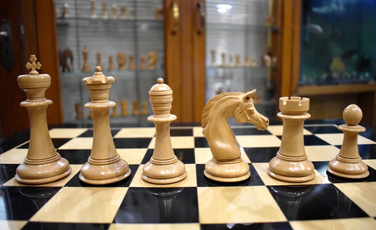 The Arabic Stallion Chess Pieces Boxwood & Ebony 4.4" King - thechessempire