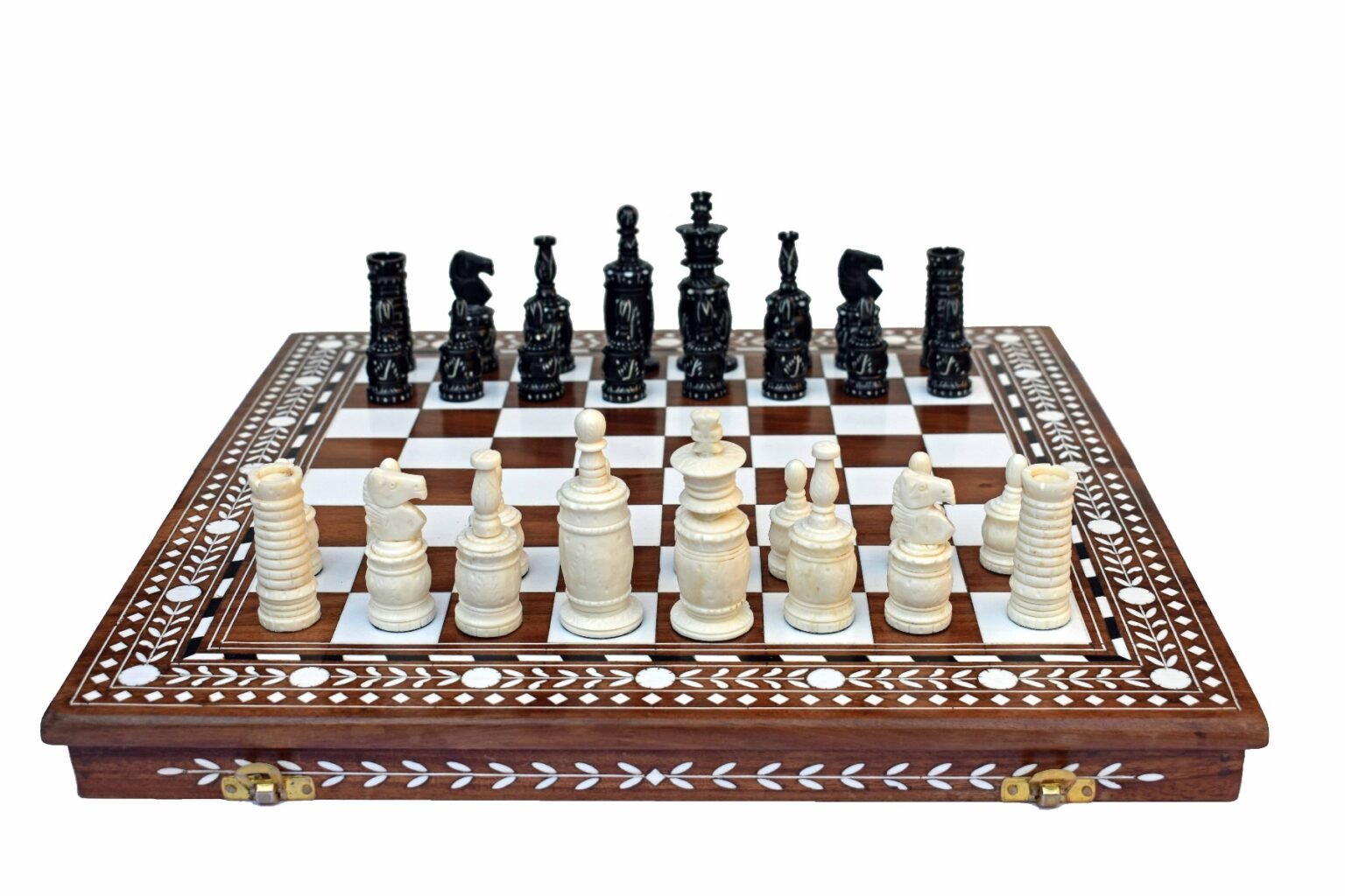 The Barleycorn Series Complete chess set Natural Bone & Black Stained ...