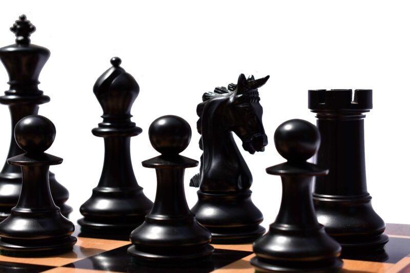 The Cambridge Series chess set Boxwood & Ebony 4.25" King with 2.25 ...