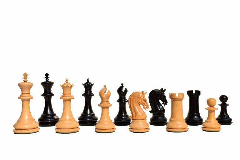 St Joseph Series chess pieces Boxwood & Ebony 4.25" King - thechessempire