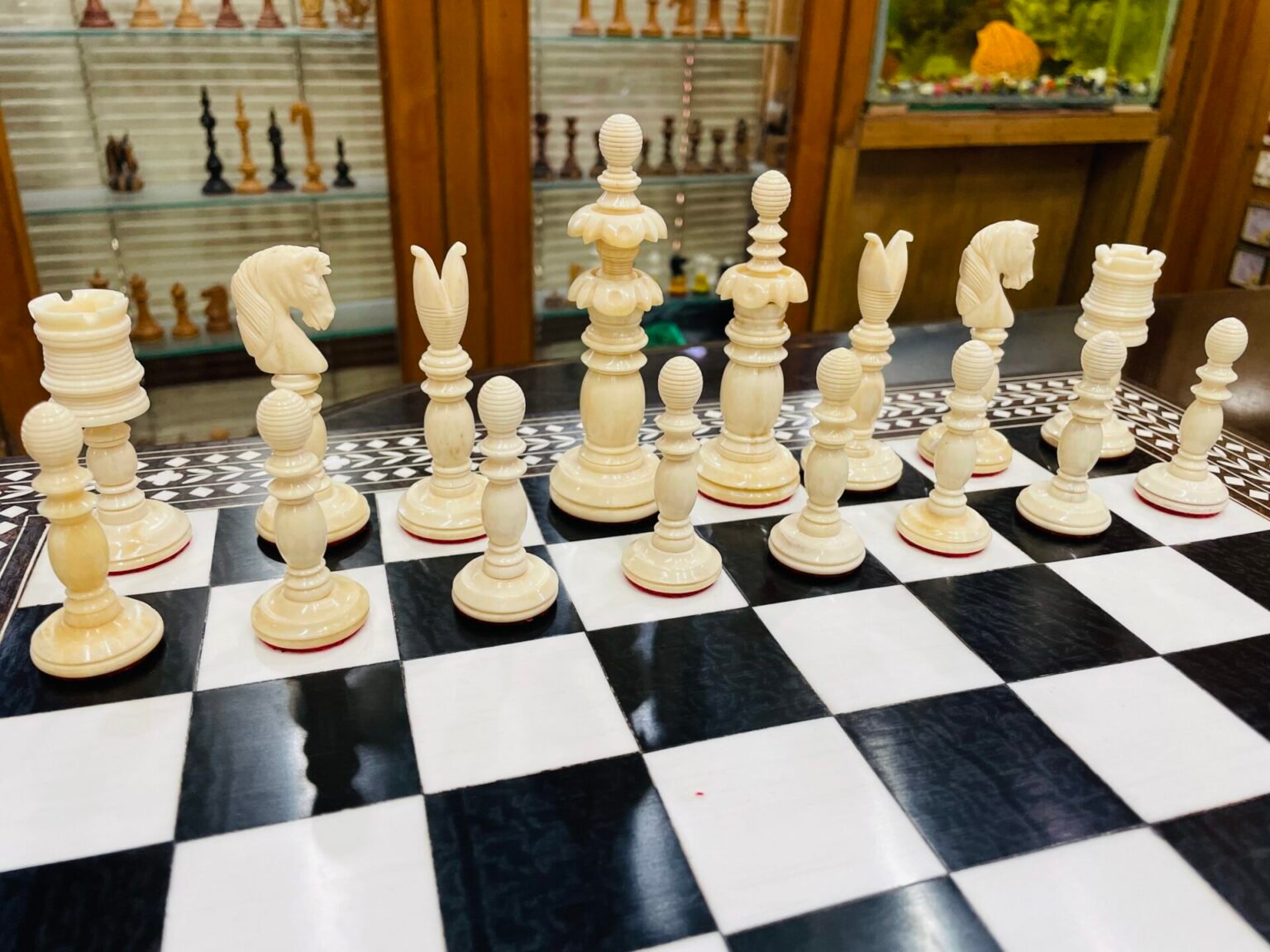 The Calvert Series exclusive chess pieces Bone & Ebony wood 4.4" King ...