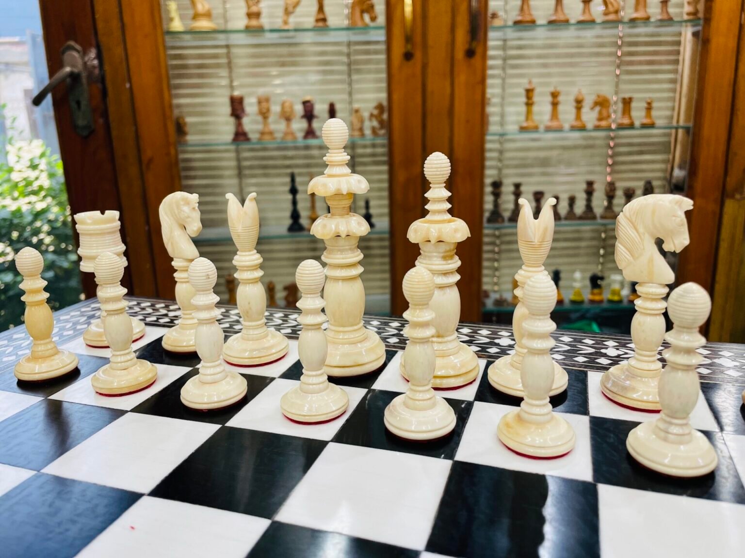 The Calvert Series exclusive chess pieces Bone & Ebony wood 4.4" King ...